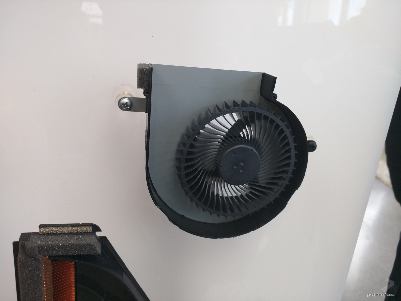 This is how the Surface Studio looks from the inside (gallery ...