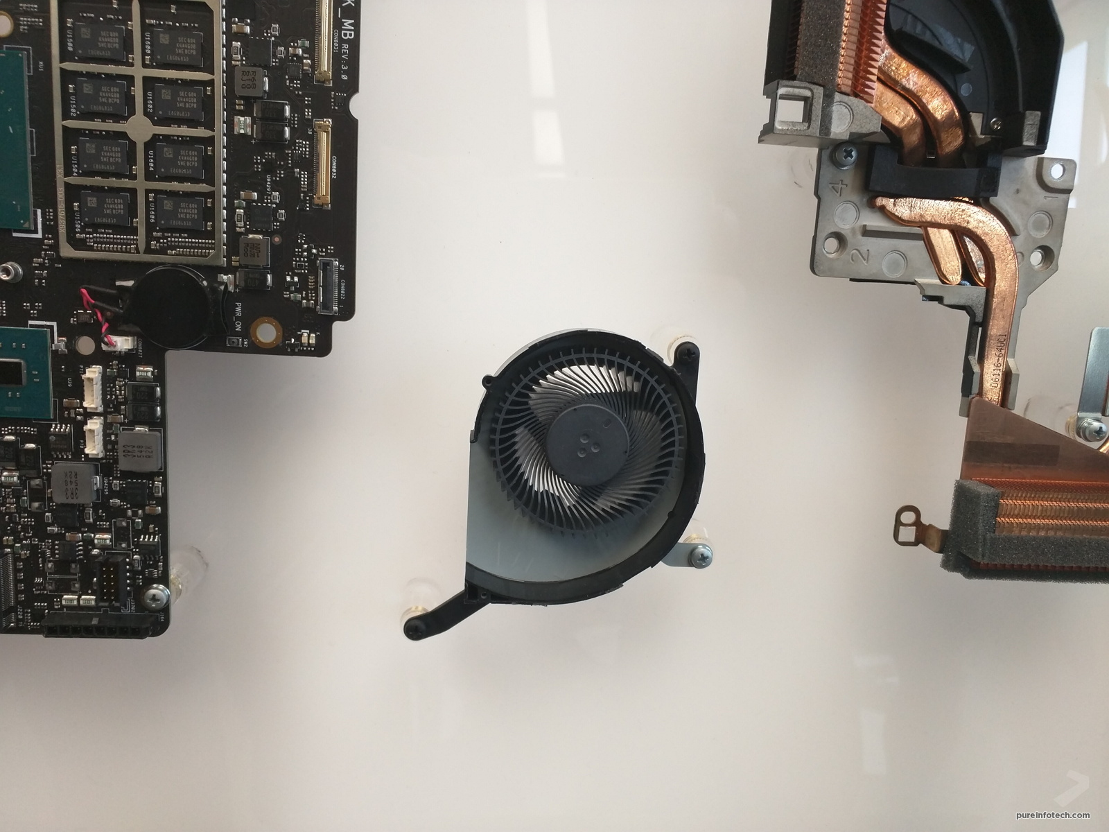 This is how the Surface Studio looks from the inside (gallery ...