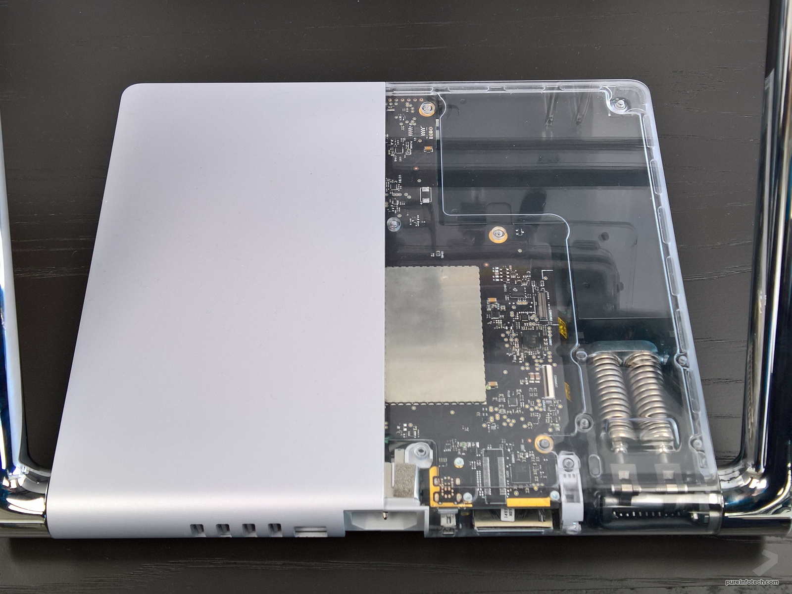 This is how the Surface Studio looks from the inside (gallery ...